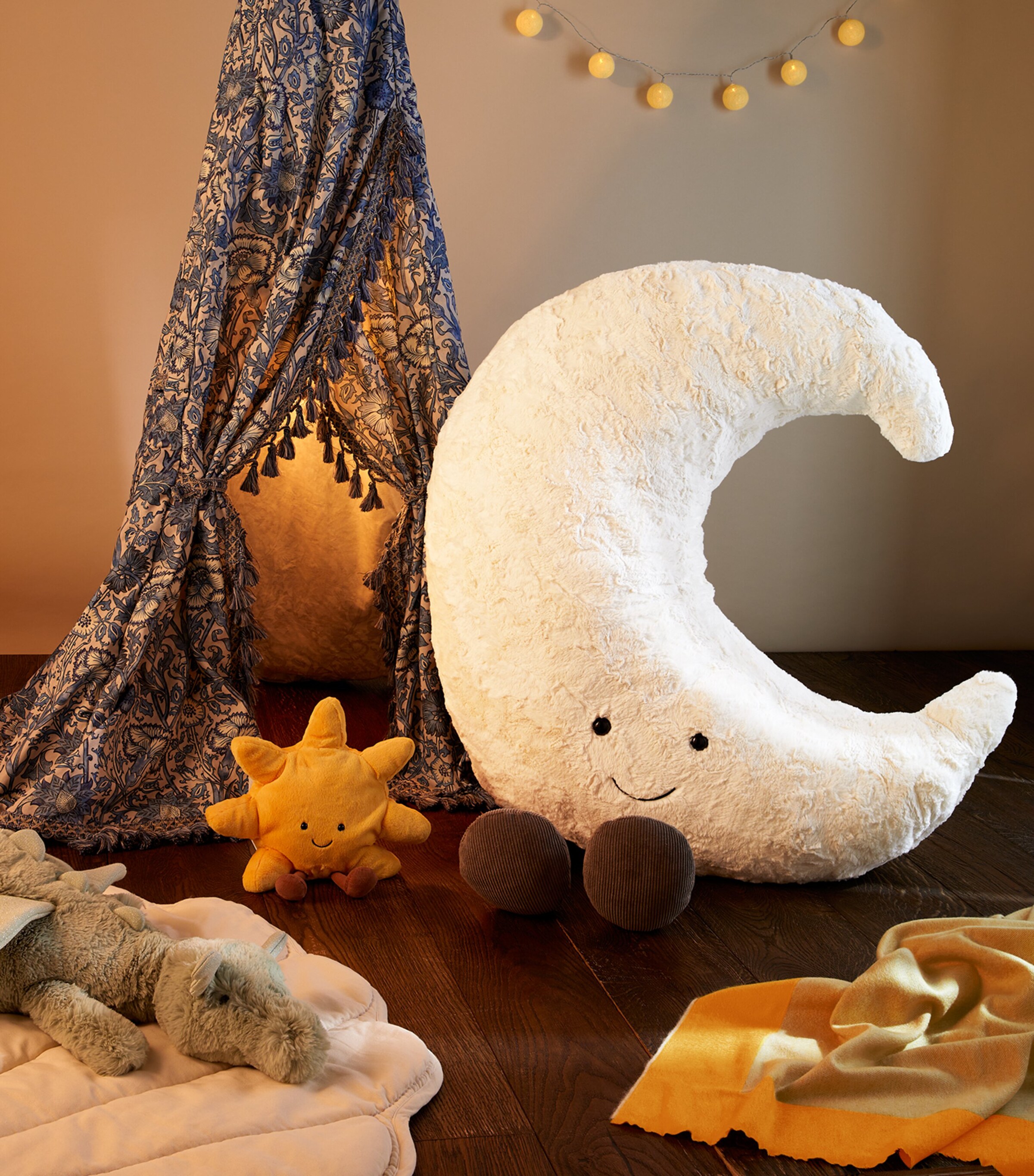 Jellycat Gigantic Amuseable Moon (120cm) | Harrods KW
