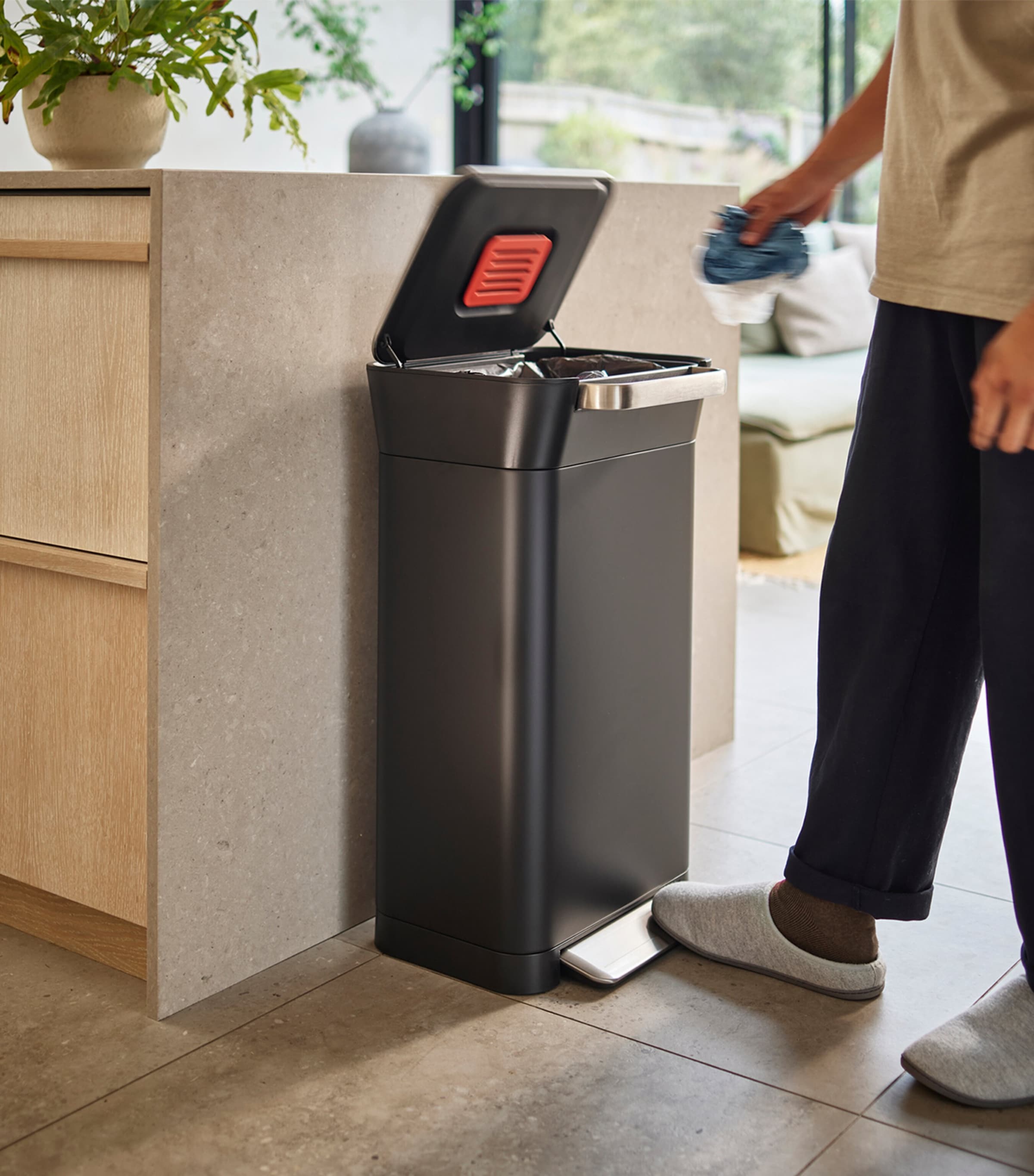 Joseph Joseph Titan Waste Compacting Bin (30L) | Harrods UK