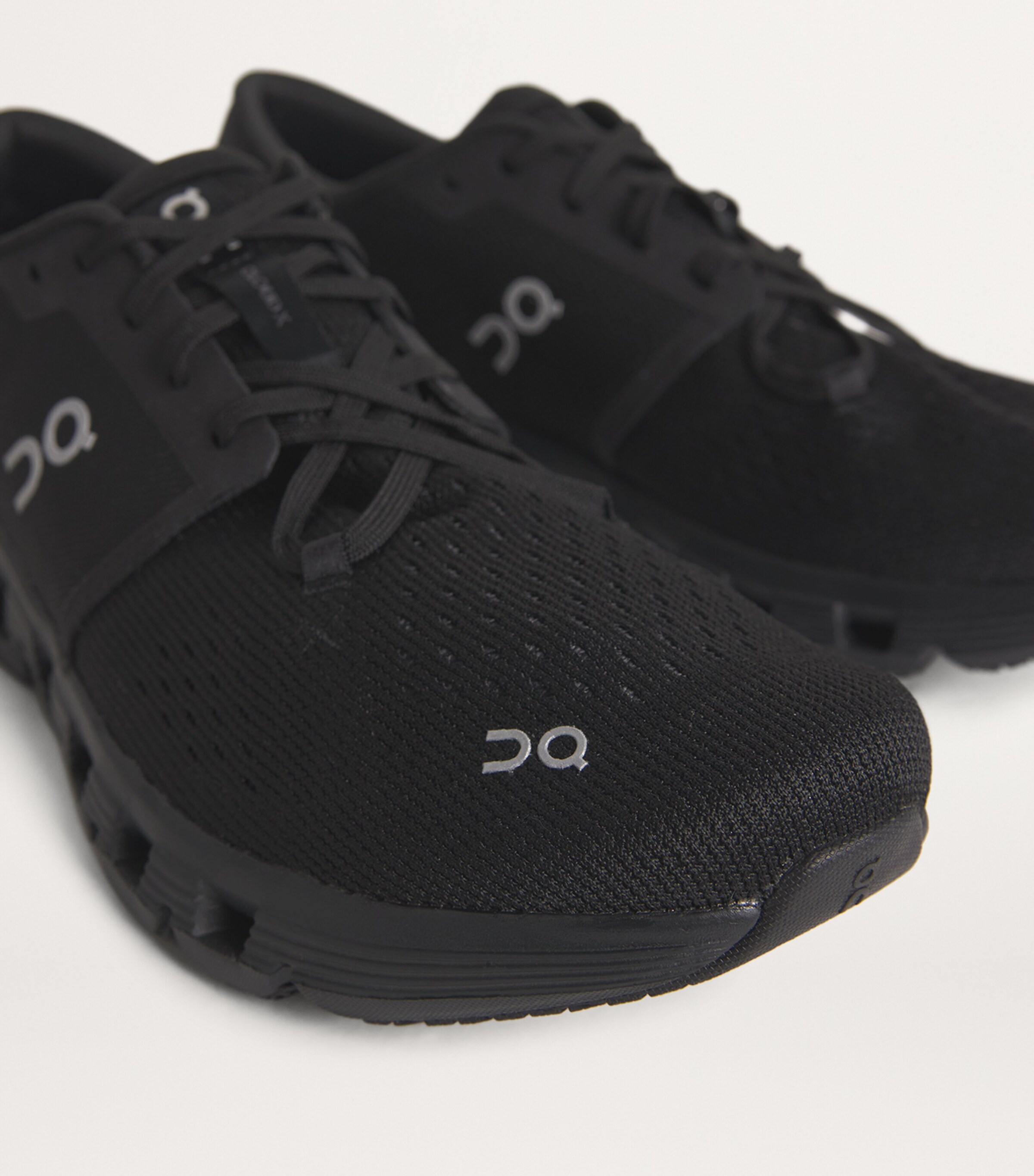 On Black Cloud X 4 Trainers | Harrods UK