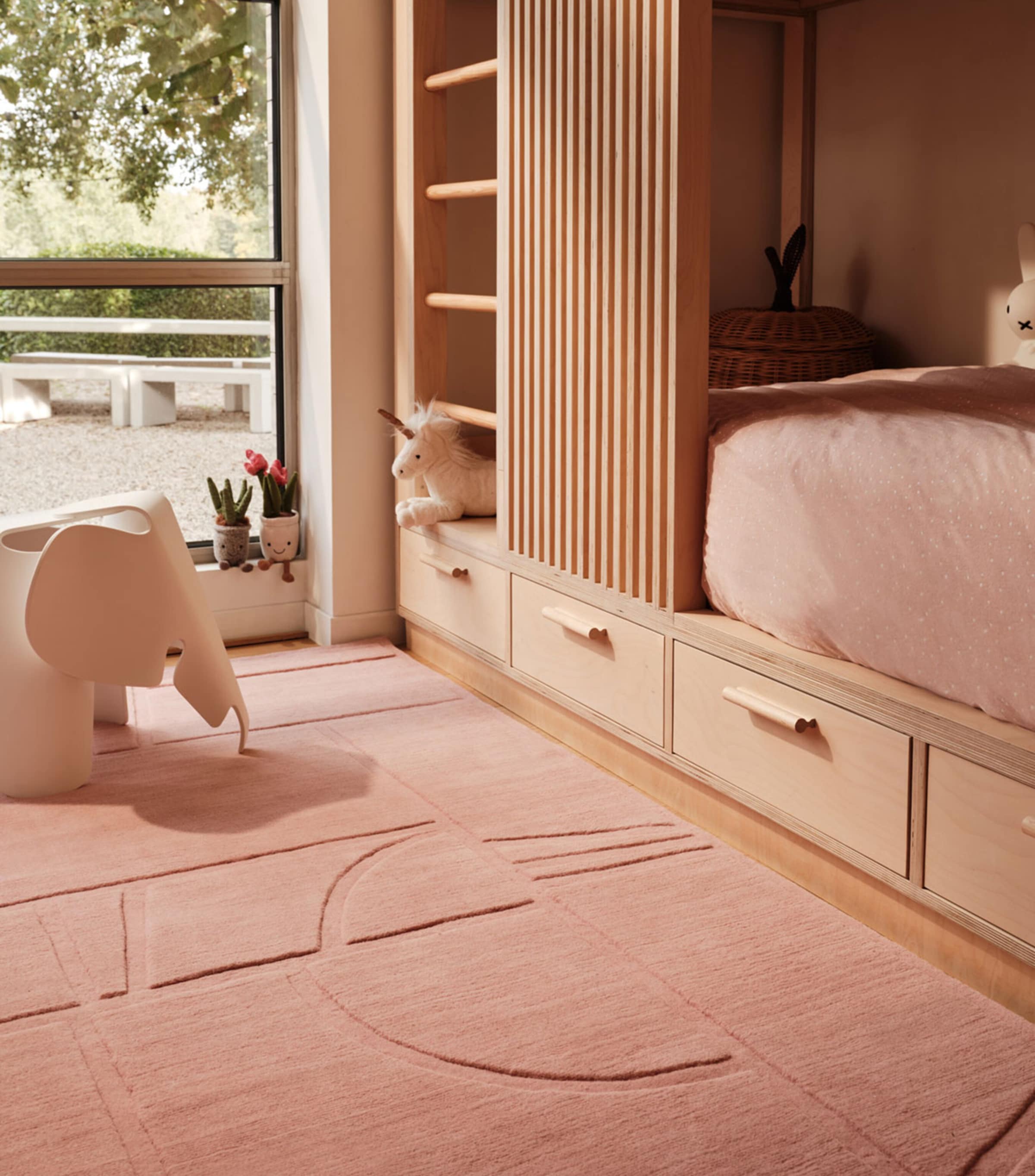 The Rug Company Edo Blush Rug (3.05m x 2.44m) | Harrods UK