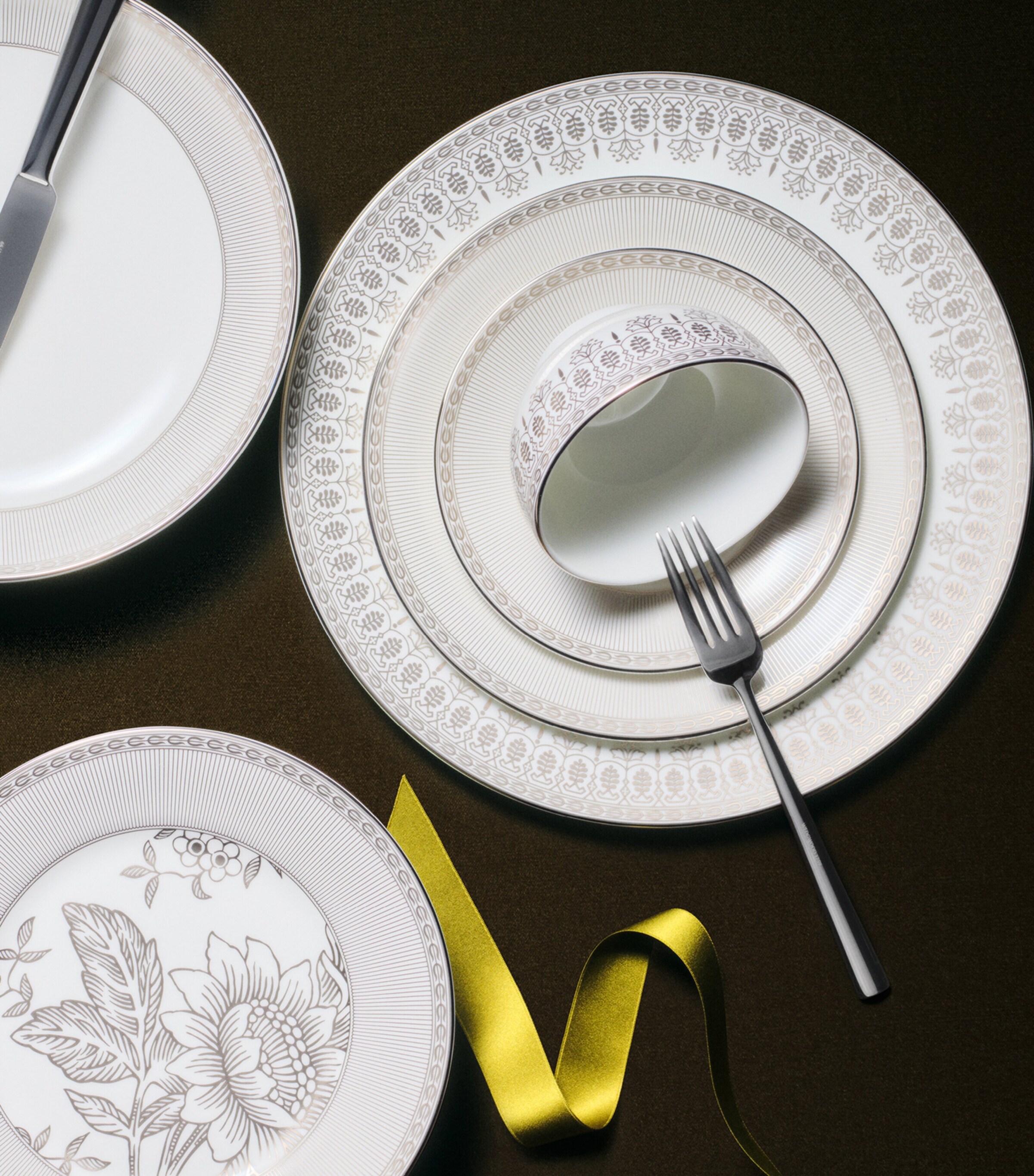 Wedgwood Bone China Silver Tonquin Plate (27cm) | Harrods BE