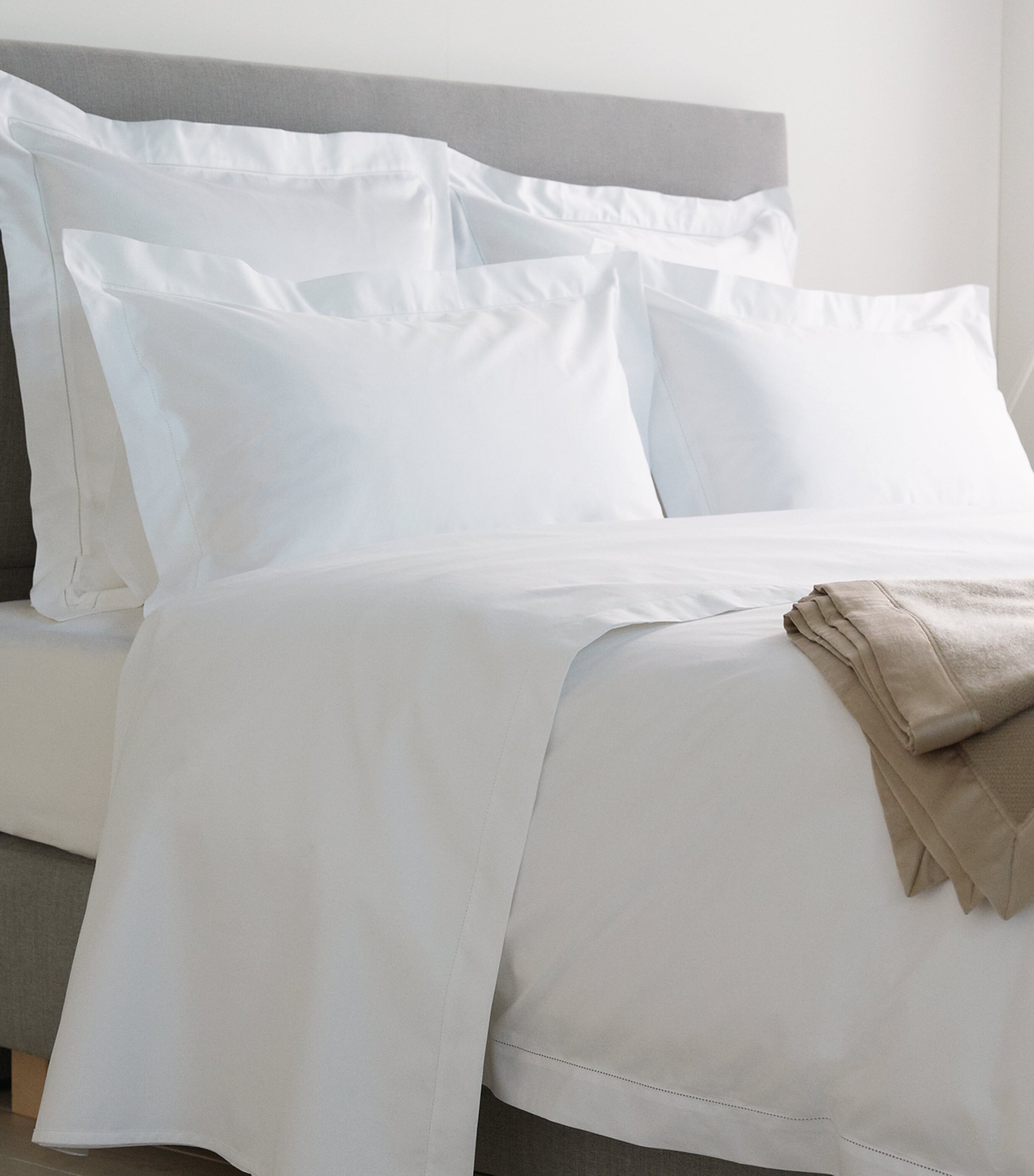 Harrods of London Cadogan King Flat Sheet (275cm x 275cm) | Harrods TW