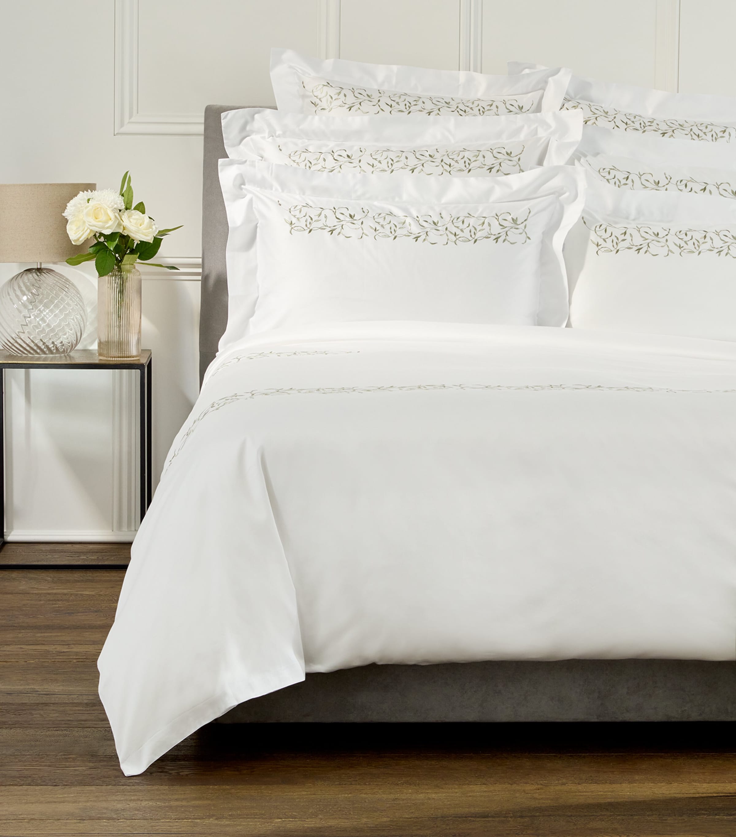 Harrods of London Tresco Embroidered King Flat Sheet (275cm x 275cm ...