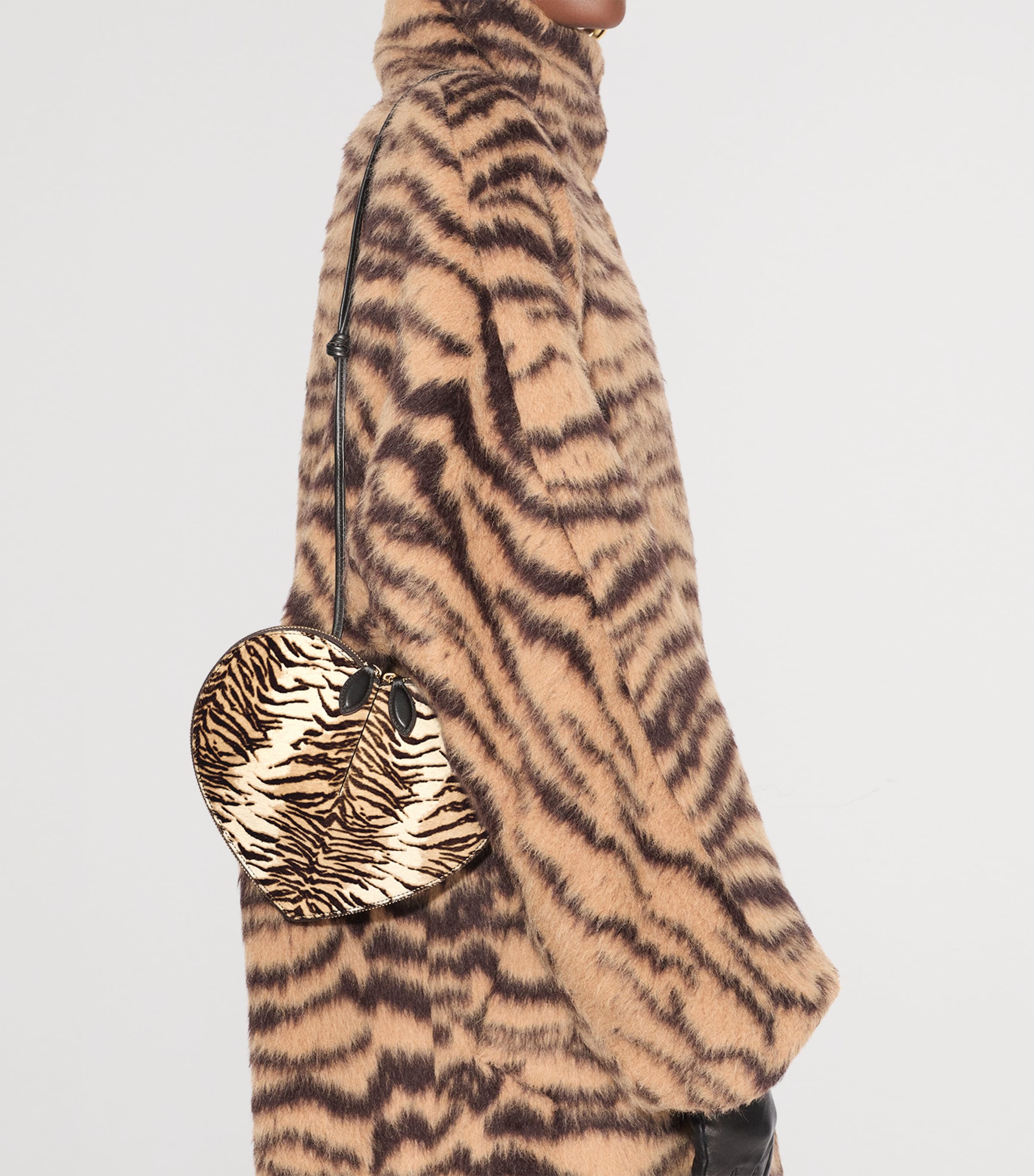 Alaïa Beige Haircalf Le Coeur Shoulder Bag | Harrods CA