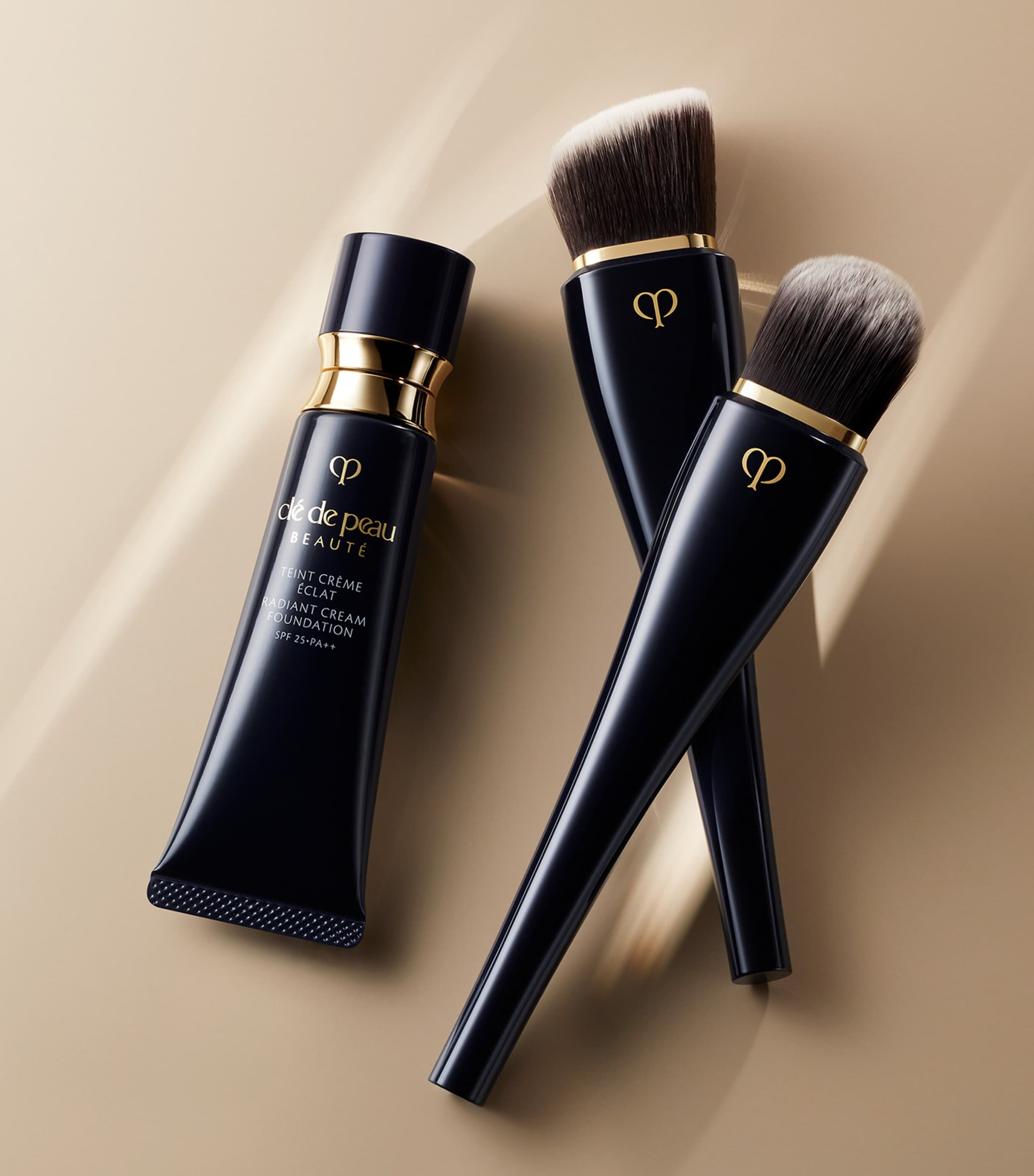 Clé de Peau Beauté Radiant Cream Foundation | Harrods US