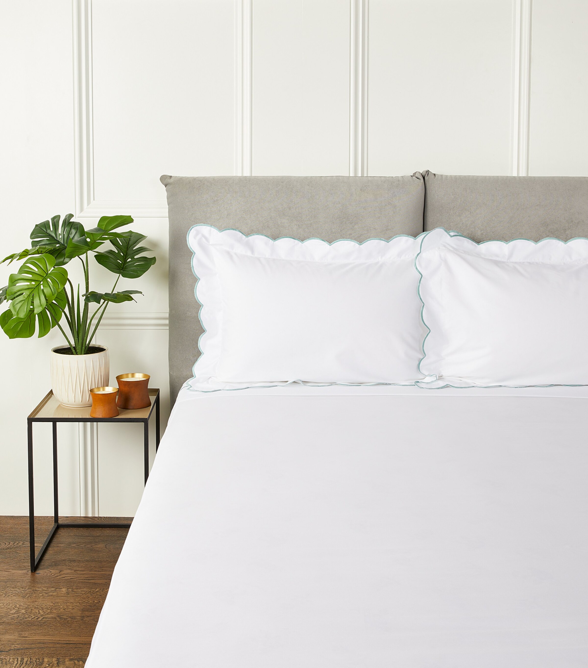 Harrods of London Parisian King Flat Sheet (275cm x 275cm) | Harrods CA