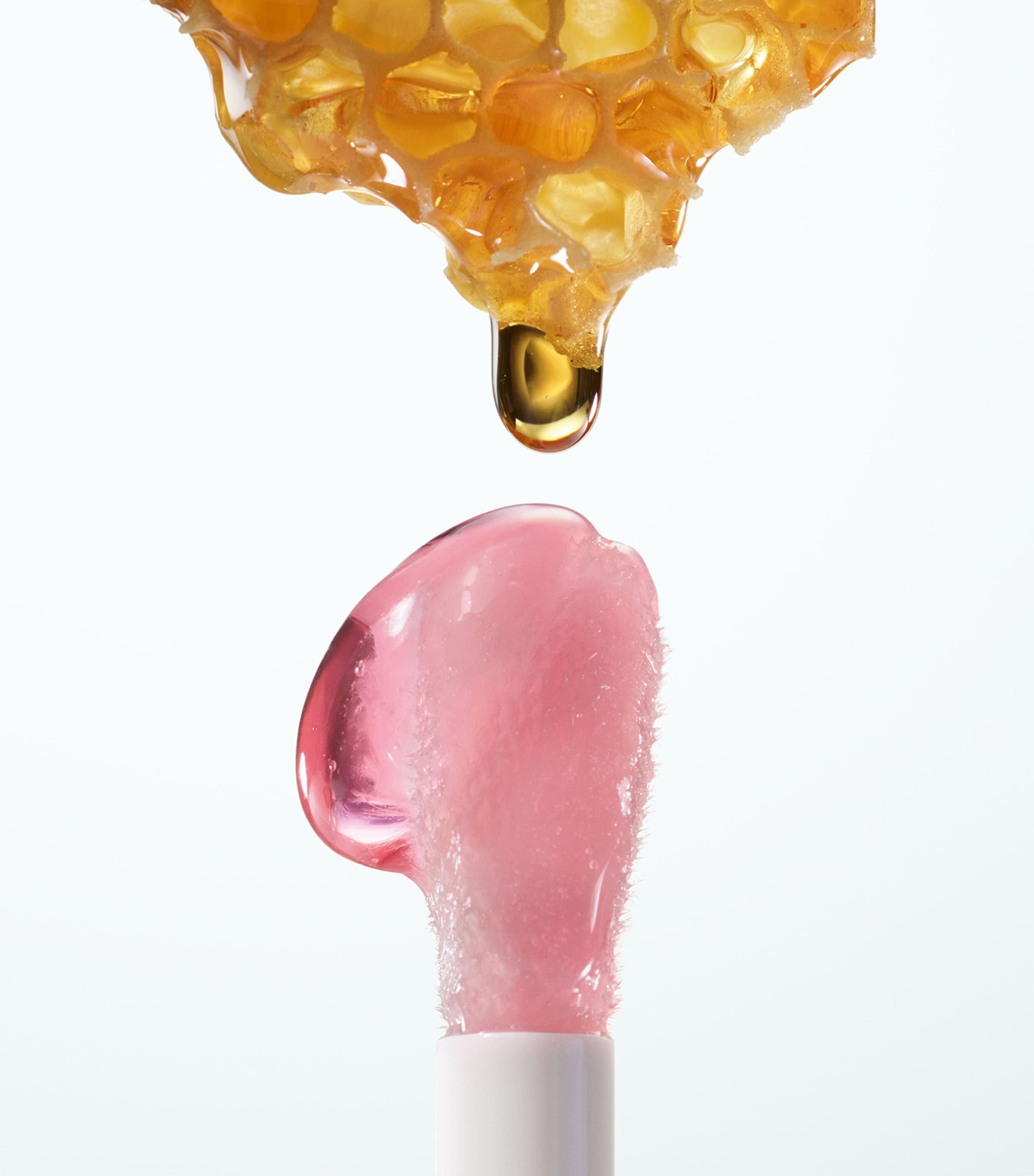 Guerlain KissKiss Bee Glow Lip Oil | Harrods DE