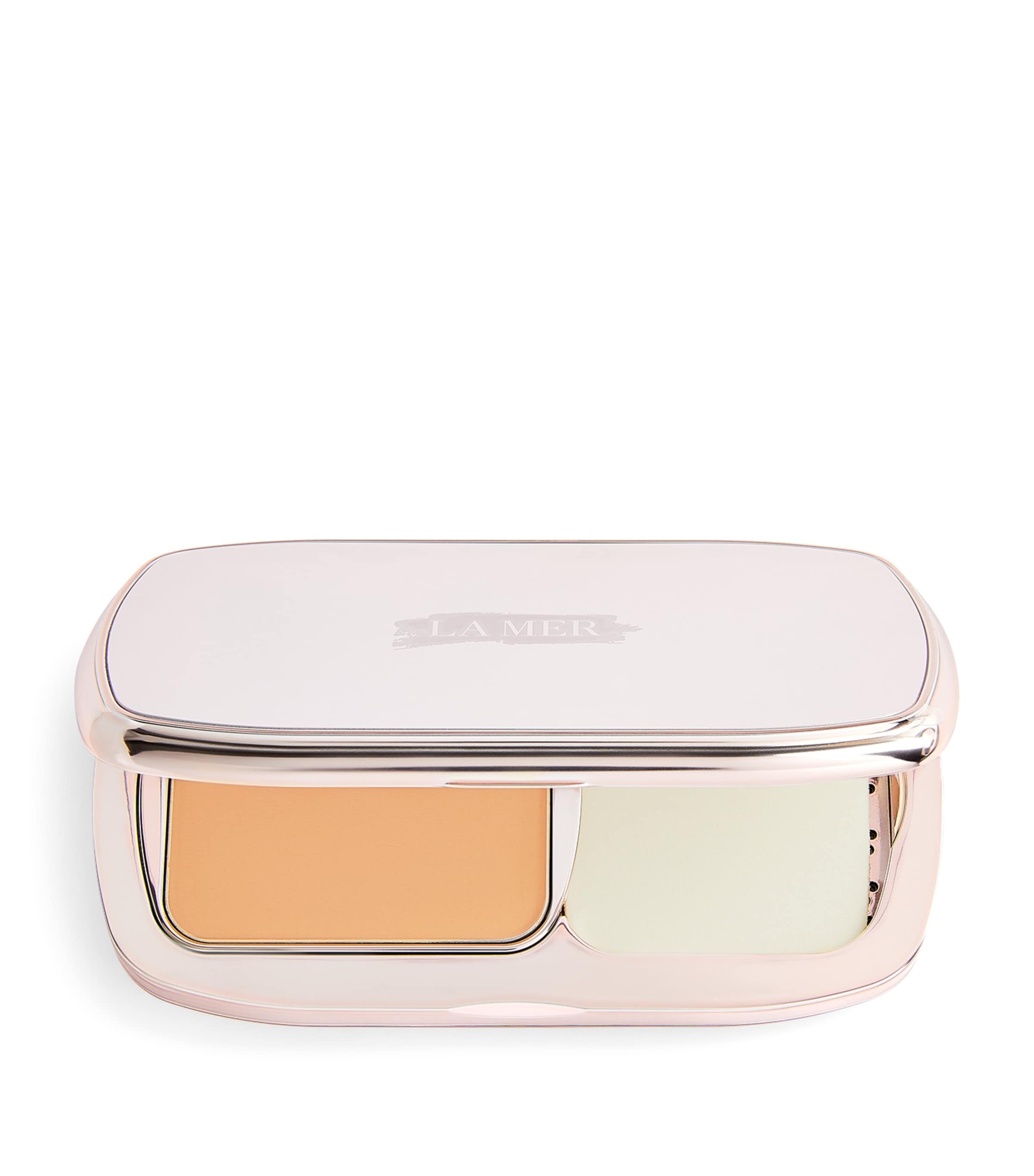 La Mer The Soft Moisture Powder Compact Foundation SPF 30 | Harrods UK