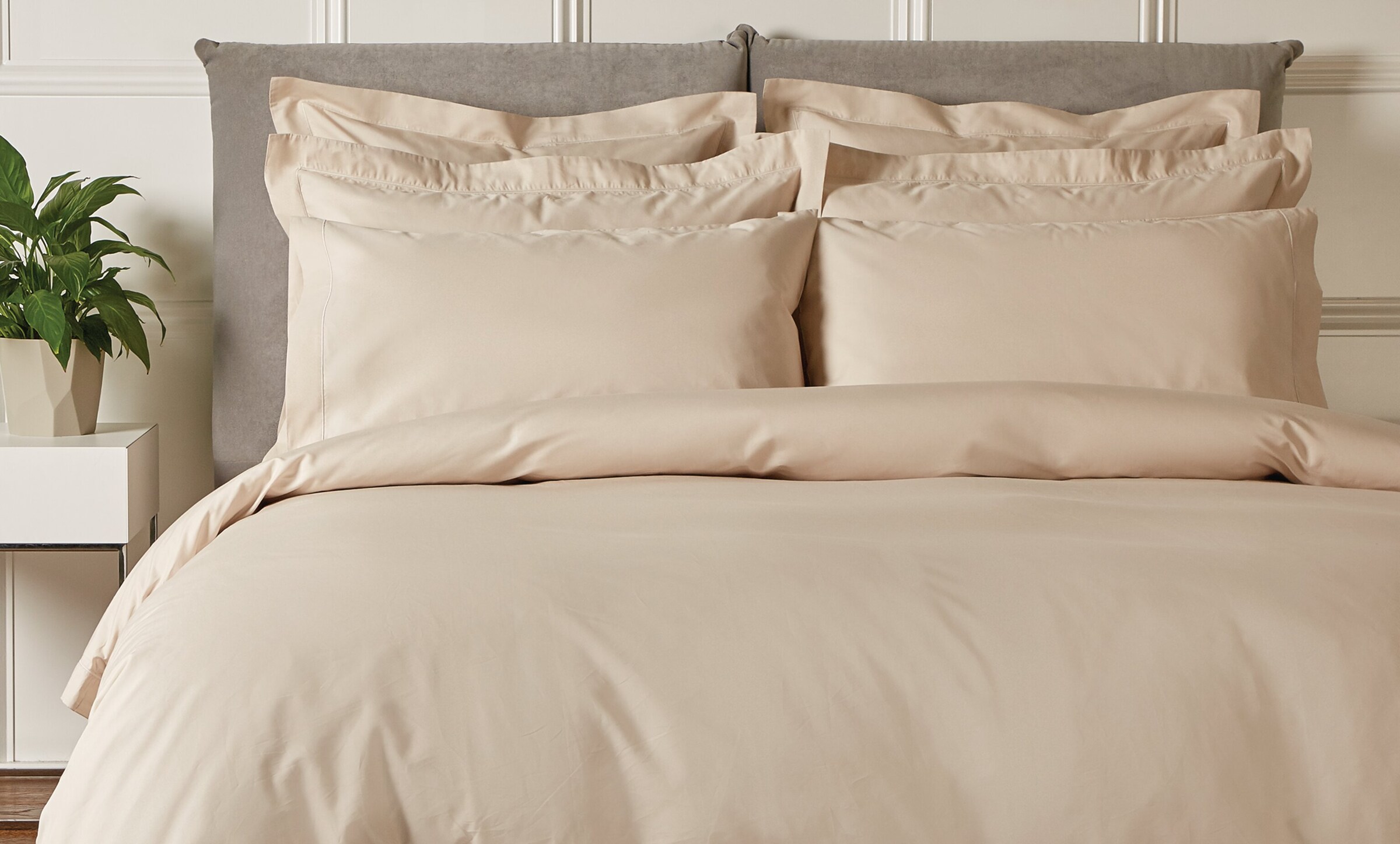 Harrods of London Chester Double Flat Sheet (230cm x 260cm) | Harrods US