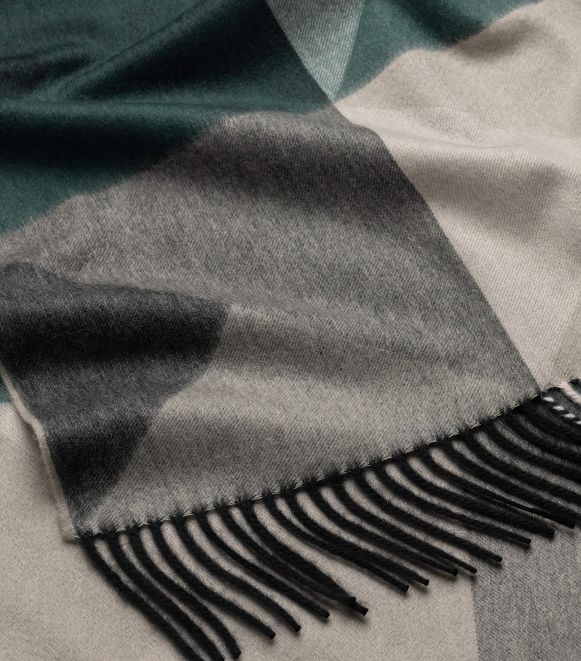 Begg x Co Cashmere Arran Braque Throw Blanket (147cm x 183cm) | Harrods SG