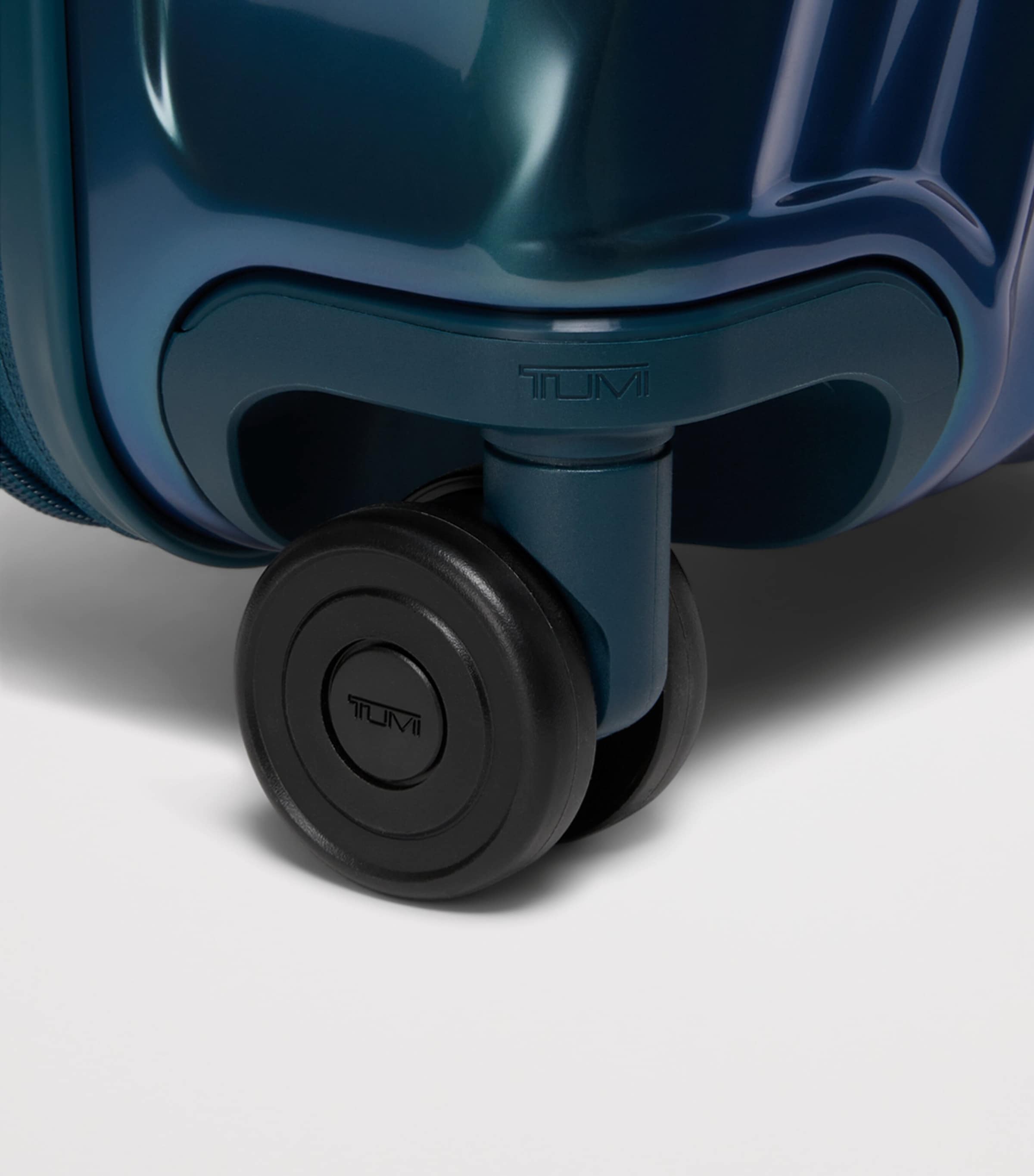 Tumi Blue 19 Degree International Cabin Suitcase (55cm) | Harrods HK