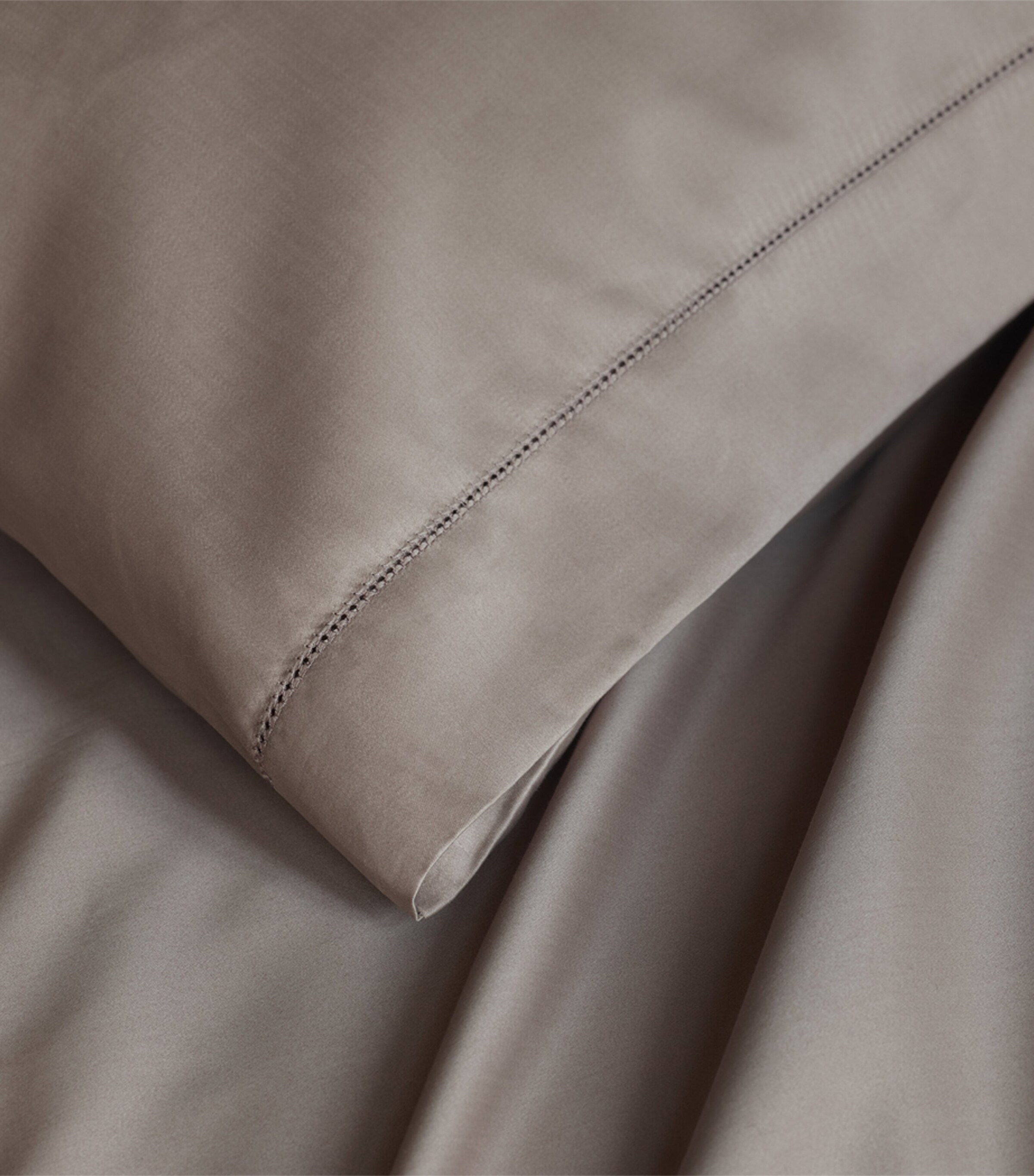 Amalia Suave King Fitted Sheet (150cm x 200cm) | Harrods AU
