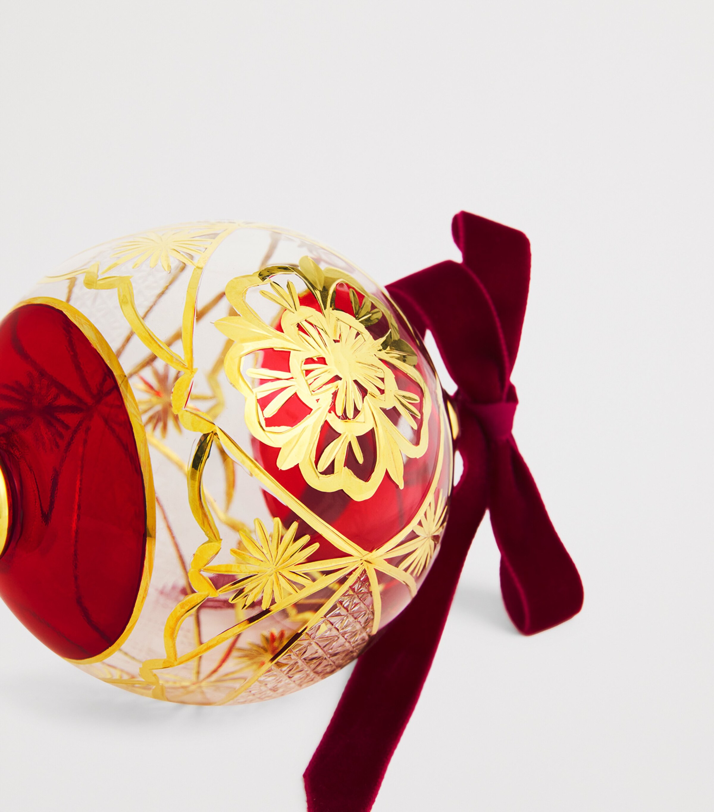 Artifactually Tudor Rose Gold Bauble | Harrods QA