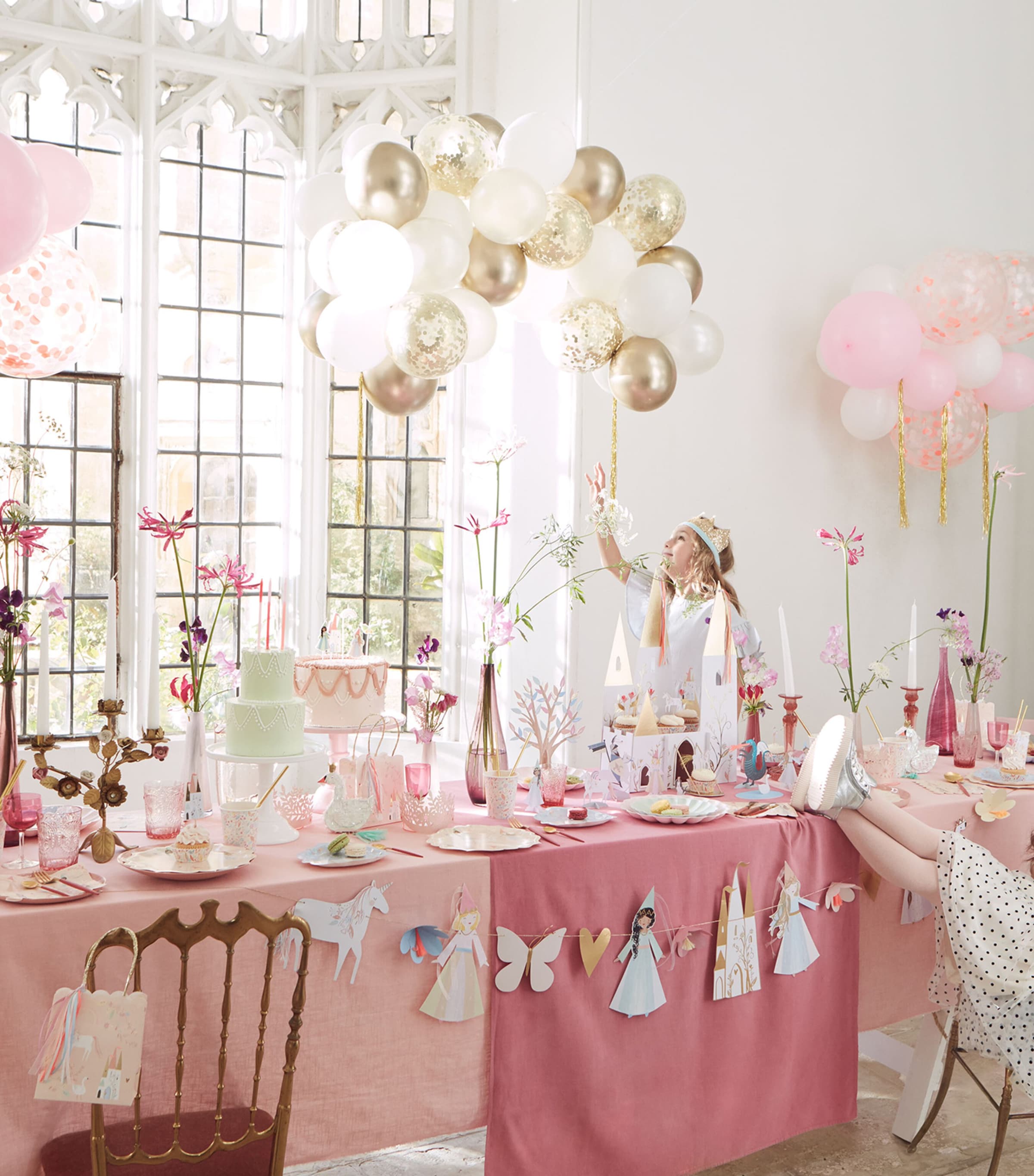 Meri Meri Golden Balloon Arch Kit | Harrods UK