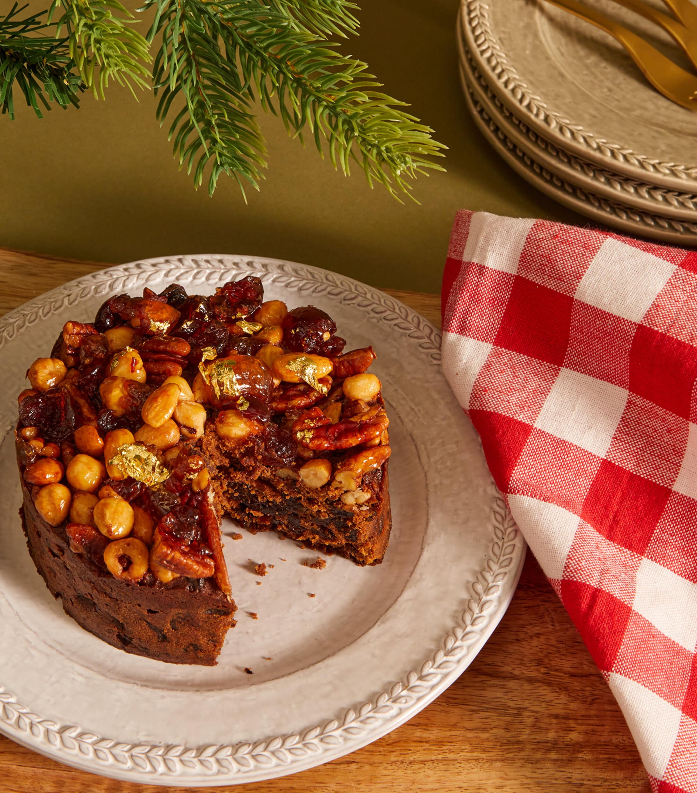 Harrods Fruit & Nut Topped Christmas Cake (550g) | Harrods UK